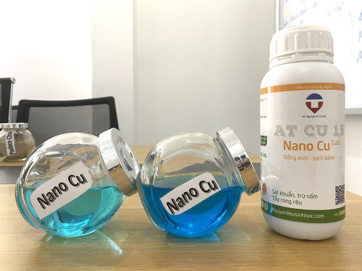 Thuốc tẩy rong rêu trên thân cây Nano Cu gold sát khuẩn, trừ nấm